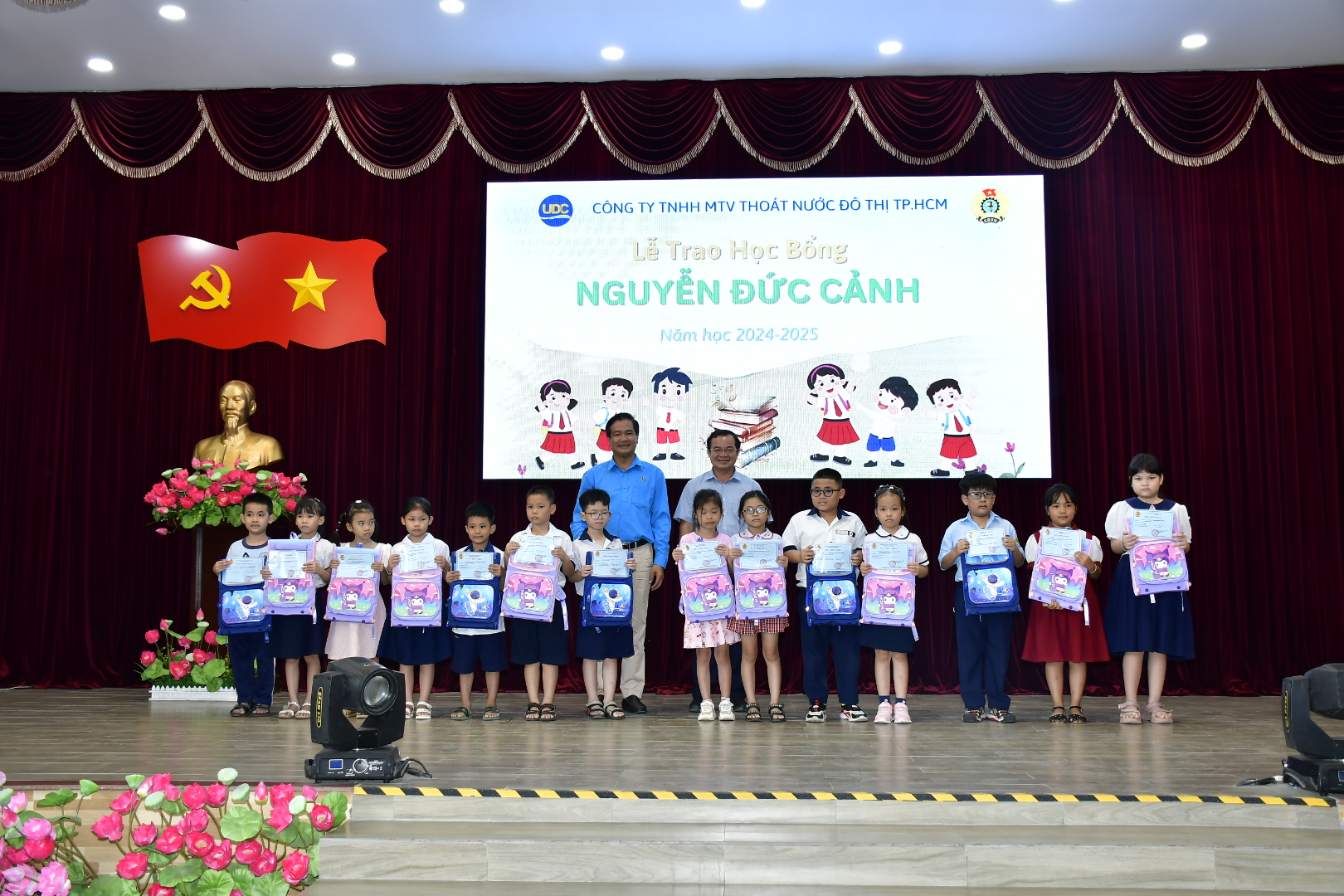 Trao học bổng Nguyễn Đức Cảnh năm học 2024 -2025
